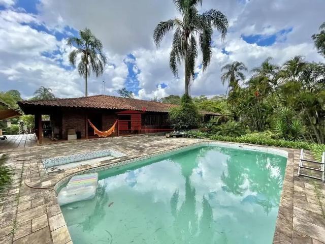Casa / Sobrado para Locação em Cotia/SP Vila Santo Antônio 5 Quartos