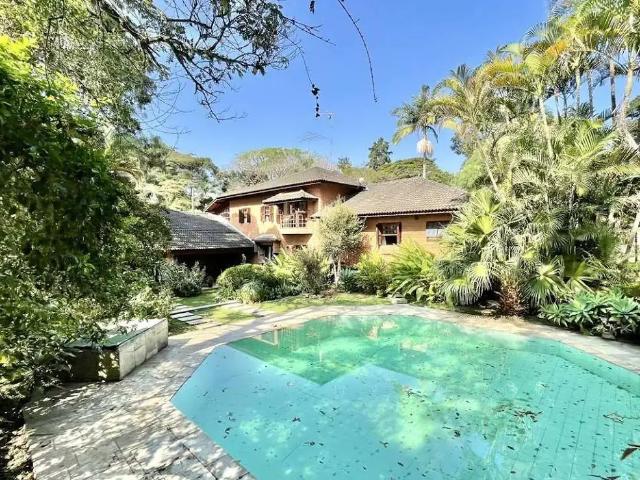 Casa / Sobrado para Locação em Cotia/SP Vila Santo Antônio 5 Quartos