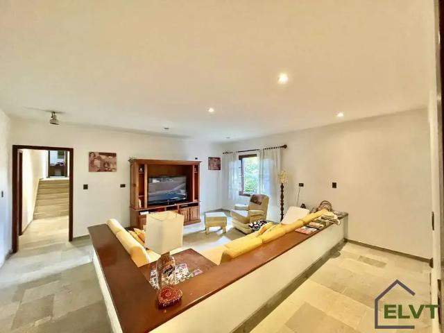 Casa / Sobrado para Locação em Cotia/SP Vila Santo Antônio 5 Quartos
