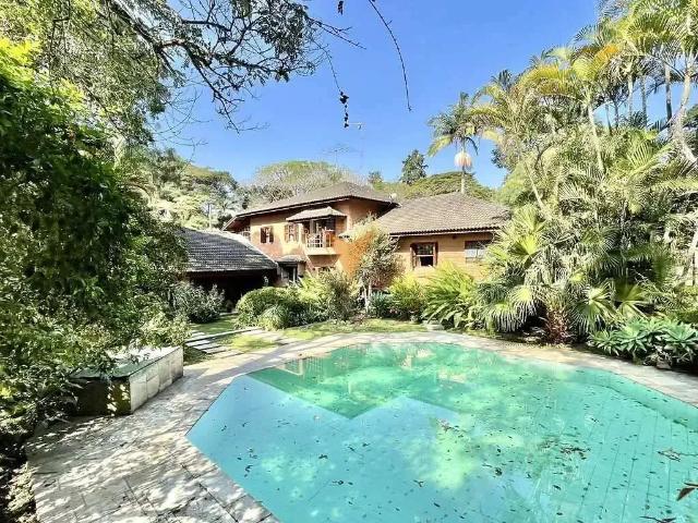 Casa / Sobrado para Locação em Cotia/SP Vila Santo Antônio 5 Quartos