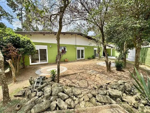 Casa / Sobrado para Locação em Cotia/SP Granja Viana 8 Quartos