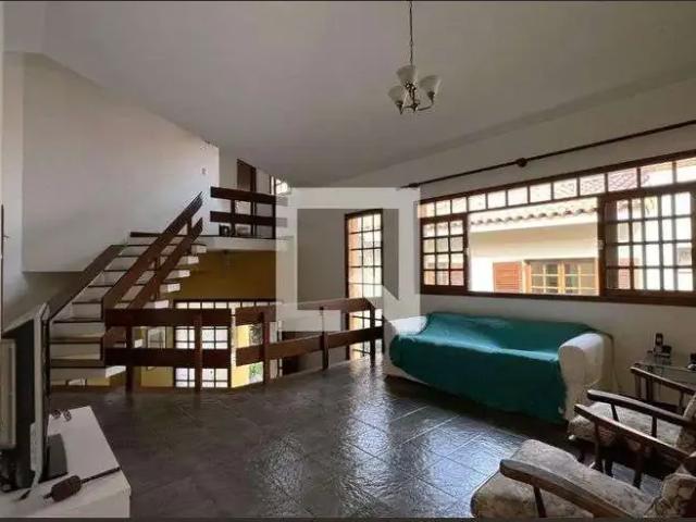 Casa / Sobrado para Locação em Cotia/SP Jardim Barbacena 3 Quartos