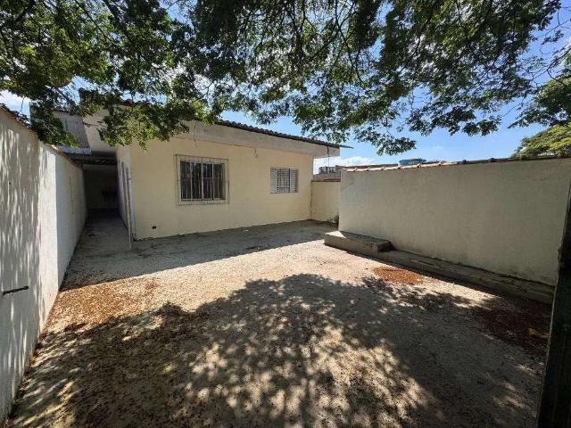 Casa / Sobrado para Locação em Cotia/SP Jardim Leonor 2 Quartos