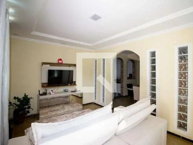 Casa / Sobrado para Locação em Contagem/MG Tropical 2 Quartos