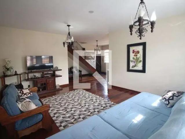 Casa / Sobrado para Locação em Contagem/MG Água Branca 5 Quartos