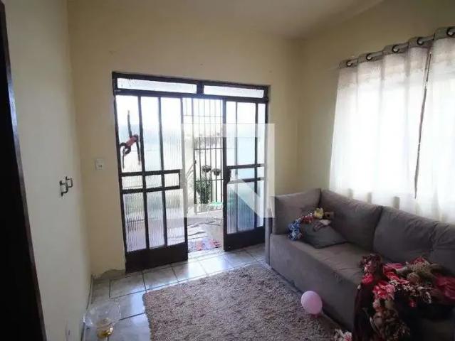 Casa / Sobrado para Locação em Contagem/MG Água Branca 2 Quartos