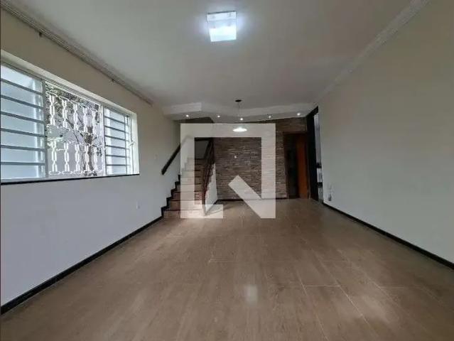 Casa / Sobrado para Locação em Contagem/MG Parque Recreio 3 Quartos