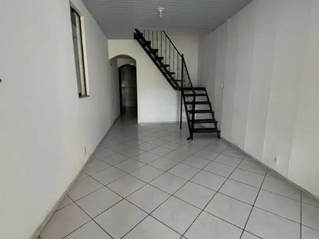 Casa / Sobrado para Locação em Cabo Frio/RJ Jardim Excelsior 2 Quartos