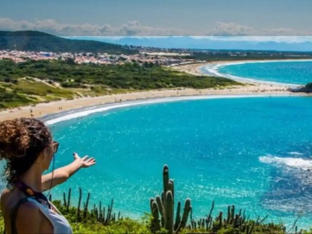 Casa / Sobrado para Locação em Cabo Frio/RJ Peró 4 Quartos