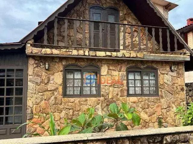 Casa / Sobrado para Locação em Cabo Frio/RJ Verão Vermelho Tamoios 3 Quartos