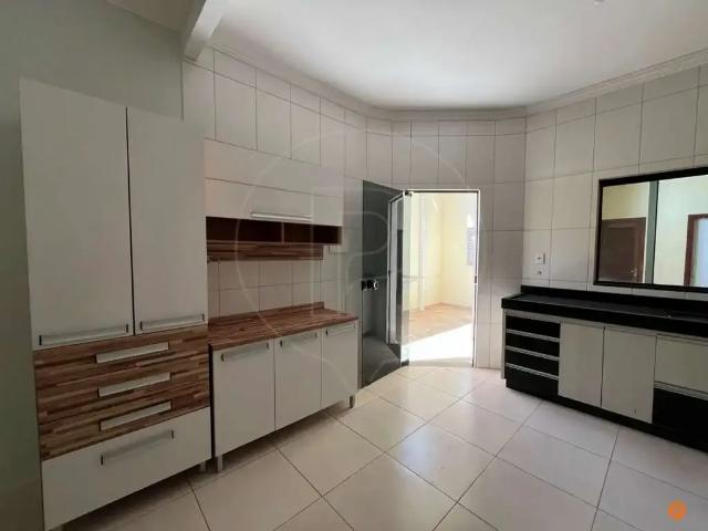 Casa / Sobrado para Locação em Caldas Novas/GO Setor Serrinha 4 Quartos