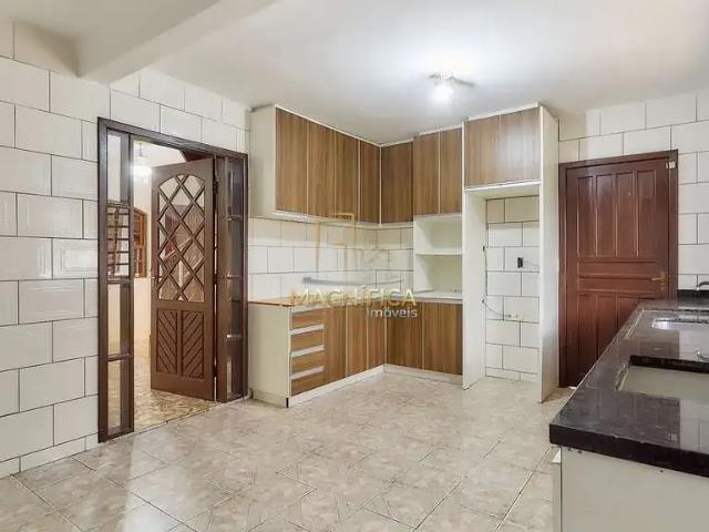 Casa / Sobrado para Locação em Campo Largo/PR Loteamento Vila Verde 4 Quartos