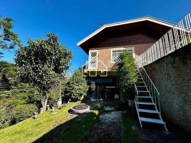Casa / Sobrado para Locação em Campos do Jordão/SP Centro 4 Quartos