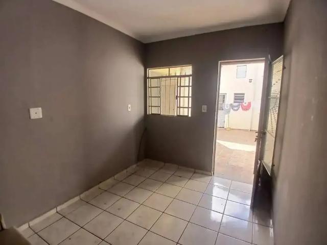 Casa / Sobrado para Locação em Campinas/SP Parque Valença I 2 Quartos