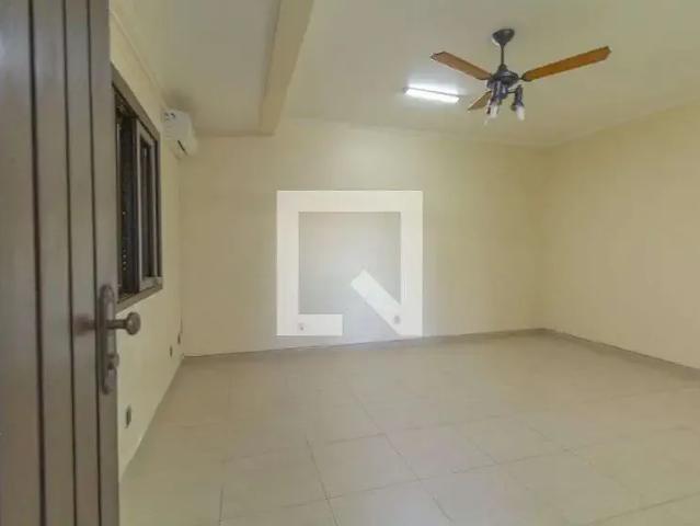 Casa / Sobrado para Locação em Canoas/RS Centro 6 Quartos