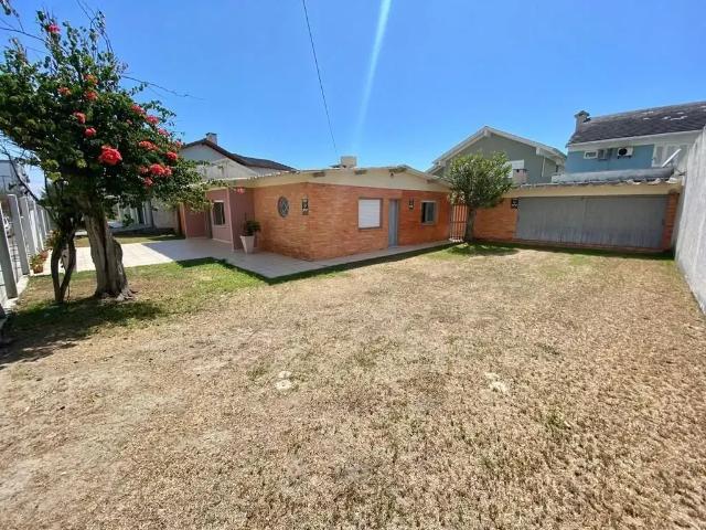 Casa / Sobrado para Locação em Capão da Canoa/RS Zona Nova 5 Quartos
