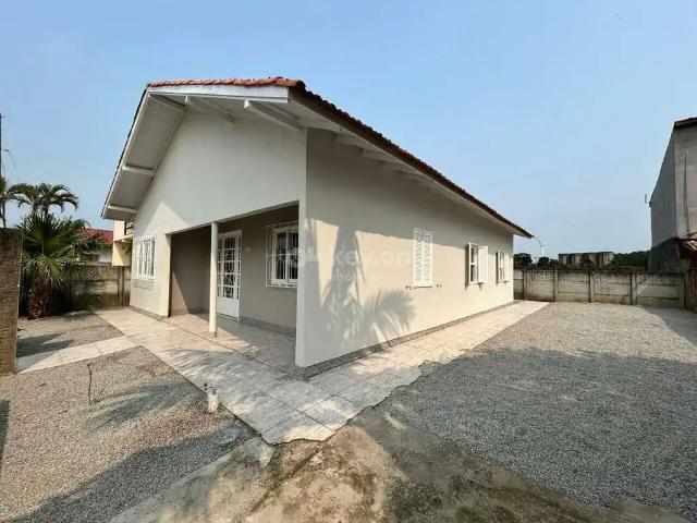 Casa / Sobrado para Locação em Capivari de Baixo/SC Centro 3 Quartos