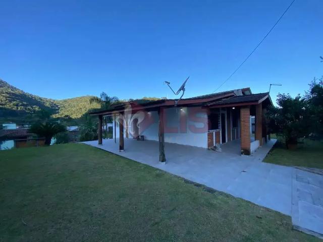 Casa / Sobrado para Locação em Caraguatatuba/SP Massaguaçu 3 Quartos