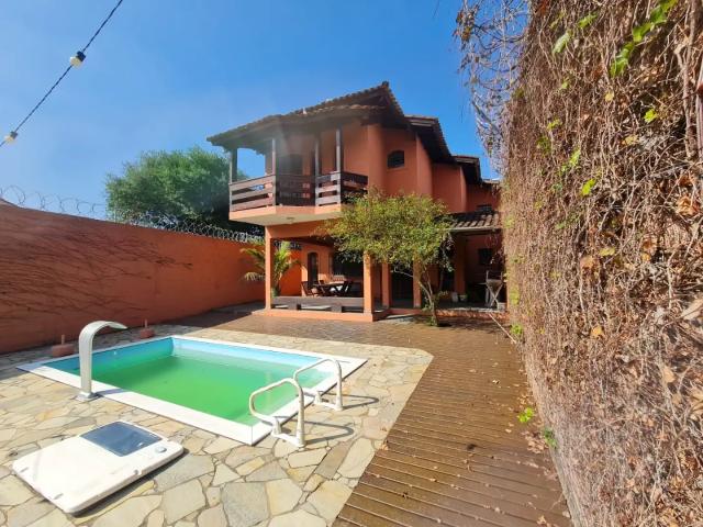 Casa / Sobrado para Locação em Caraguatatuba/SP Massaguaçu 4 Quartos