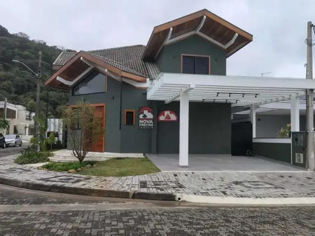 Casa / Sobrado para Locação em Caraguatatuba/SP Massaguaçu 4 Quartos