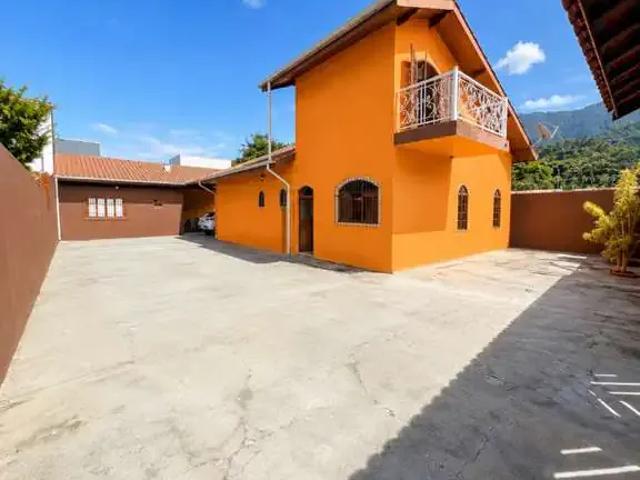 Casa / Sobrado para Locação em Caraguatatuba/SP Massaguaçu