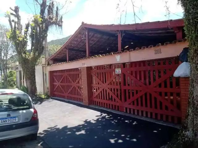 Casa / Sobrado para Locação em Caraguatatuba/SP Martim de Sá 4 Quartos