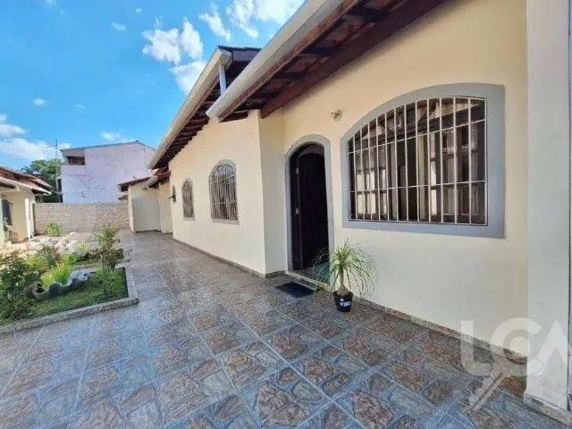 Casa / Sobrado para Locação em Caraguatatuba/SP Martim de Sá 2 Quartos
