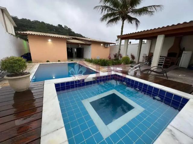 Casa / Sobrado para Locação em Caraguatatuba/SP Balneário Copacabana 4 Quartos