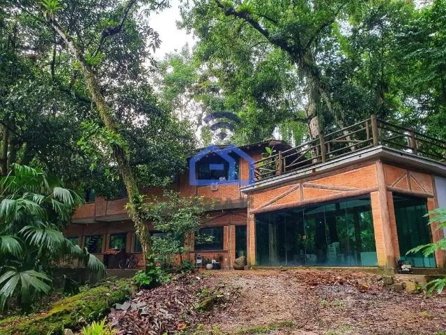 Casa / Sobrado para Locação em Caraguatatuba/SP Cantagalo 3 Quartos