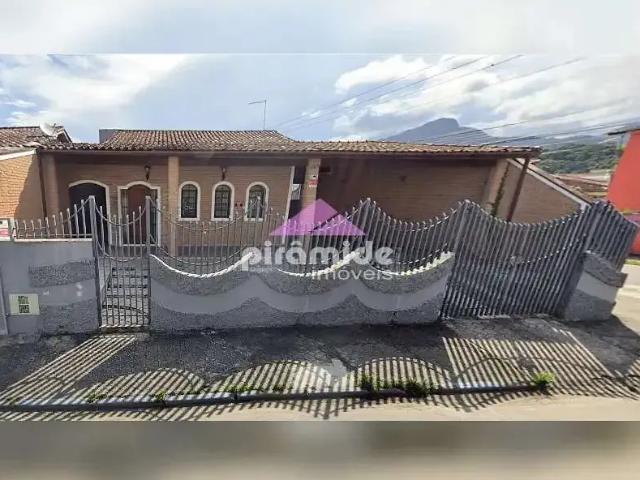 Casa / Sobrado para Locação em Caraguatatuba/SP Centro 4 Quartos