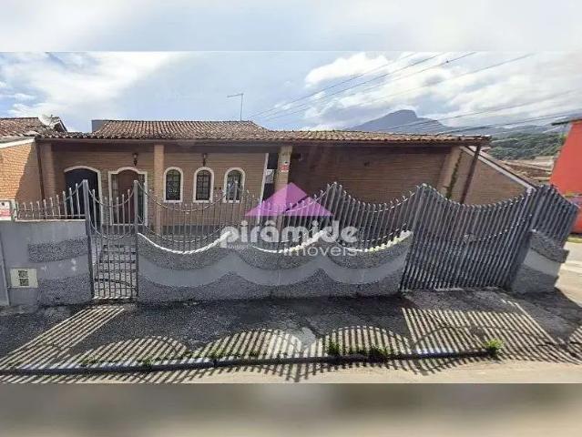Casa / Sobrado para Locação em Caraguatatuba/SP Centro 4 Quartos
