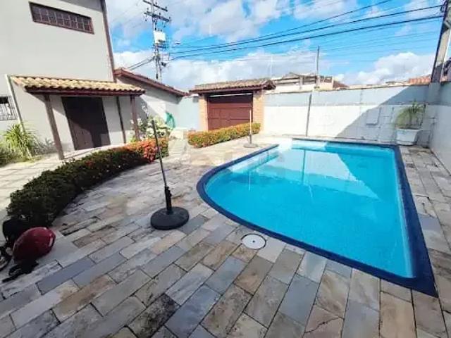 Casa / Sobrado para Locação em Caraguatatuba/SP Centro 4 Quartos