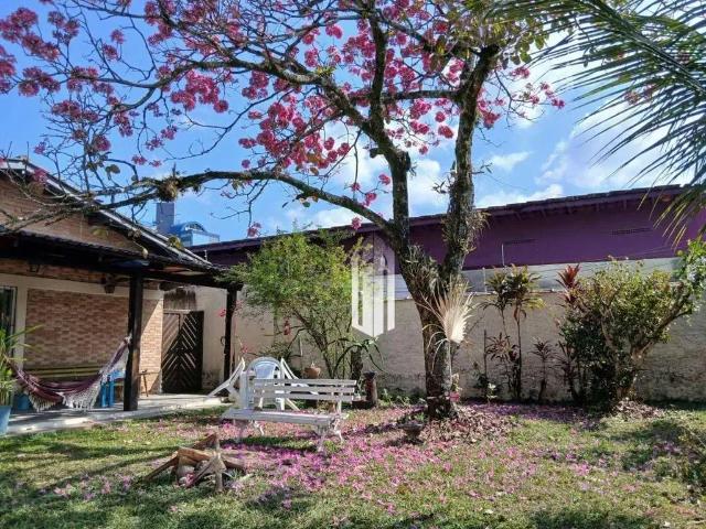 Casa / Sobrado para Locação em Caraguatatuba/SP Centro 4 Quartos