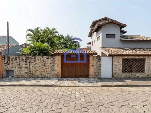 Casa / Sobrado para Locação em Caraguatatuba/SP Centro 5 Quartos