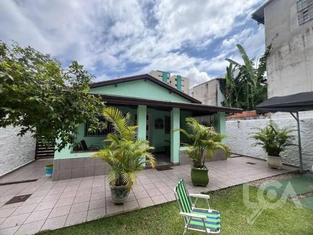 Casa / Sobrado para Locação em Caraguatatuba/SP Centro 2 Quartos