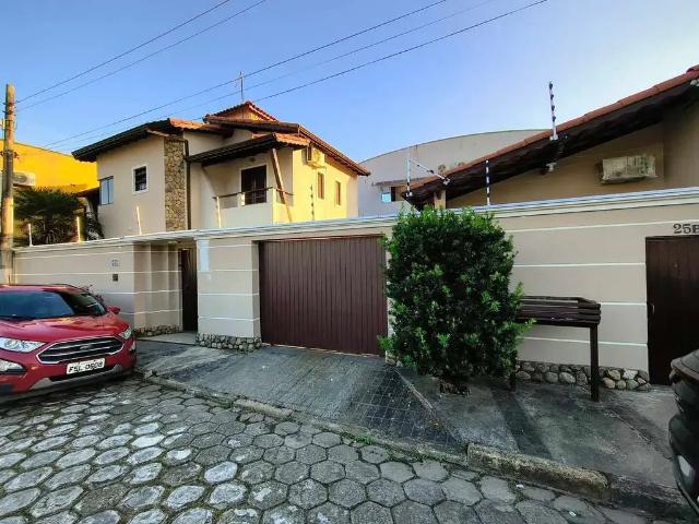 Casa / Sobrado para Locação em Caraguatatuba/SP Centro 3 Quartos