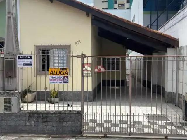 Casa / Sobrado para Locação em Caraguatatuba/SP Centro 3 Quartos