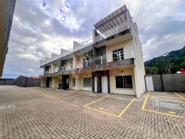 Casa / Sobrado para Locação em Caraguatatuba/SP Centro 3 Quartos