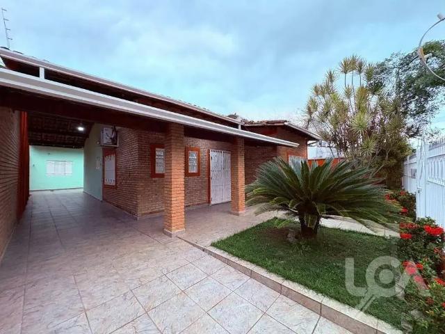 Casa / Sobrado para Locação em Caraguatatuba/SP Indaiá 5 Quartos