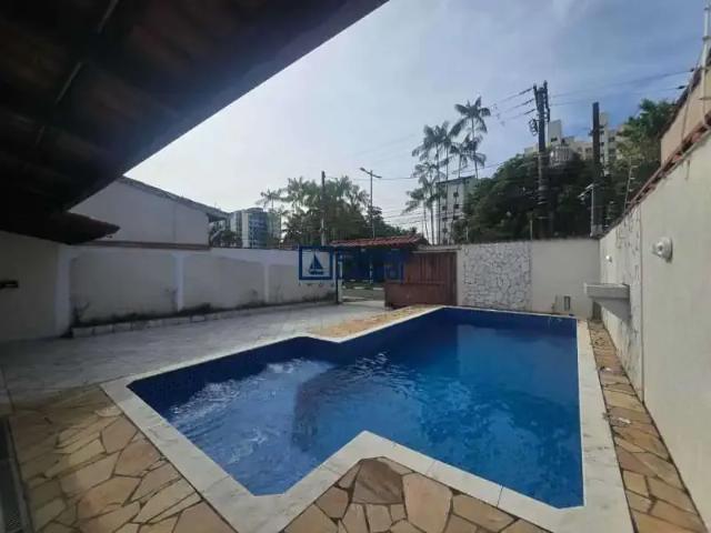 Casa / Sobrado para Locação em Caraguatatuba/SP Indaiá 3 Quartos