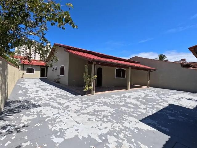 Casa / Sobrado para Locação em Caraguatatuba/SP Indaiá 3 Quartos