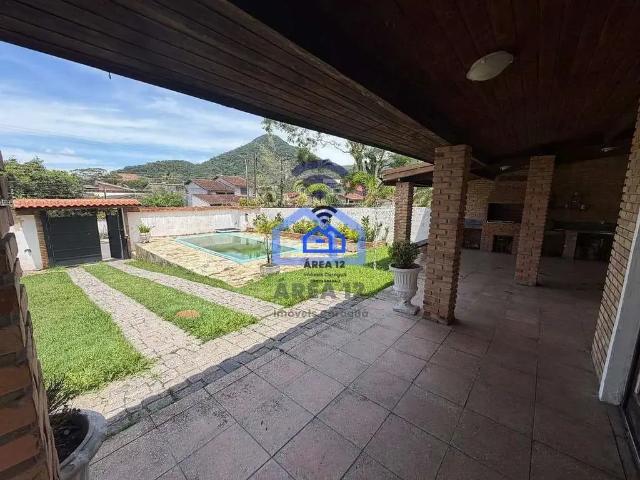 Casa / Sobrado para Locação em Caraguatatuba/SP Jardim Terralão 3 Quartos
