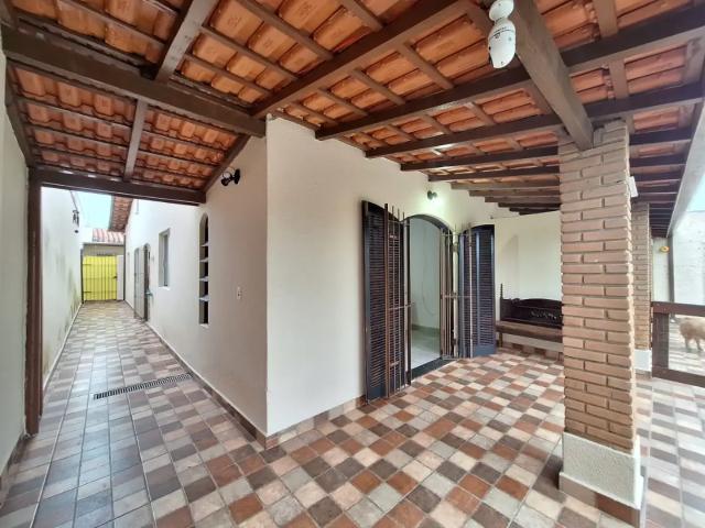 Casa / Sobrado para Locação em Caraguatatuba/SP Jardim Britânia 2 Quartos