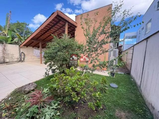 Casa / Sobrado para Locação em Caraguatatuba/SP Jardim Britânia 3 Quartos