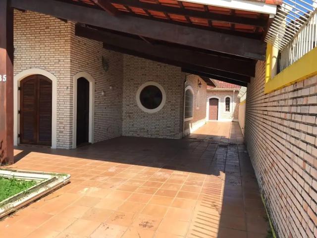 Casa / Sobrado para Locação em Caraguatatuba/SP Parque Balneário Poiares 3 Quartos