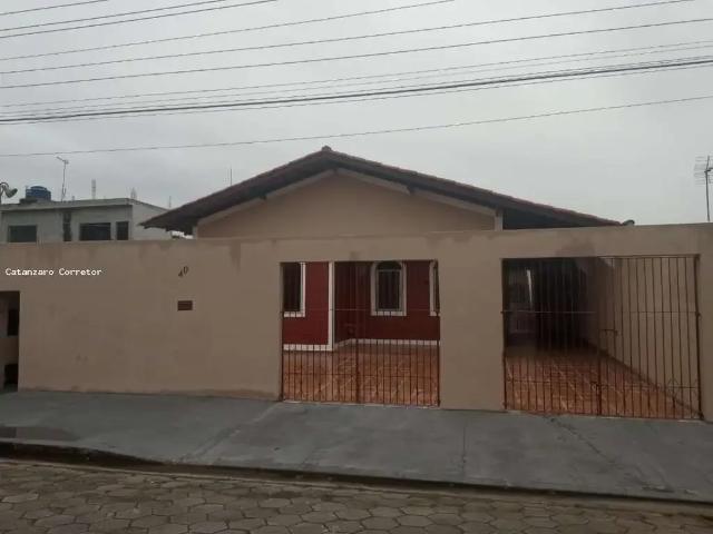 Casa / Sobrado para Locação em Caraguatatuba/SP Praia das Palmeiras 3 Quartos