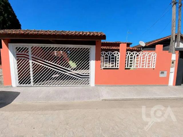 Casa / Sobrado para Locação em Caraguatatuba/SP Praia das Palmeiras 3 Quartos