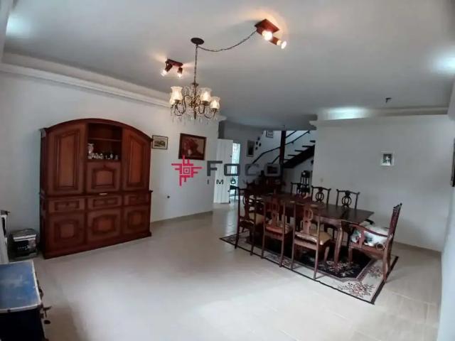 Casa / Sobrado para Locação em Caraguatatuba/SP Vila Atlântica 4 Quartos
