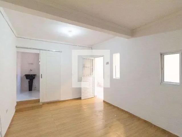 Casa / Sobrado para Locação em Carapicuíba/SP Vila Maria Helena 2 Quartos