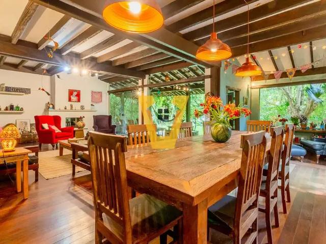 Casa / Sobrado para Locação em Carapicuíba/SP Vila Appia Antica 6 Quartos